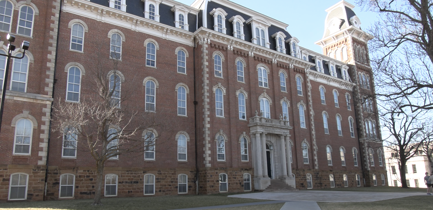 University of Arkansas welcomes new students with before school ...